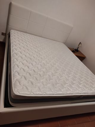 letto materasso matrimoniale e comodino bianco 