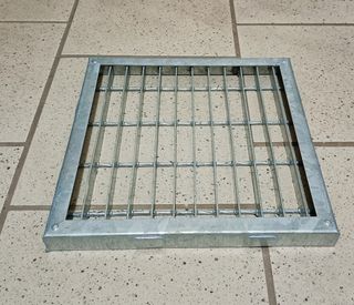 Grata in metallo tombino 32,5x32,5 cm