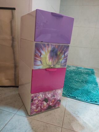 set di cassetti in plastica