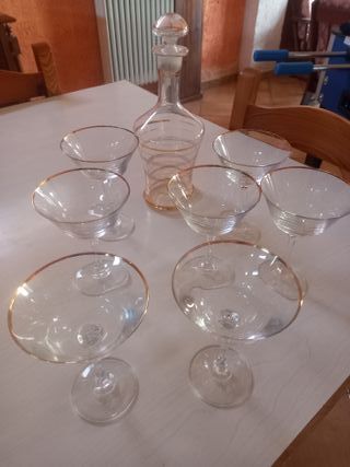 Calici vino più bottiglia