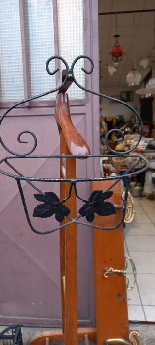 portapianta in ferro molto carino euro 15 