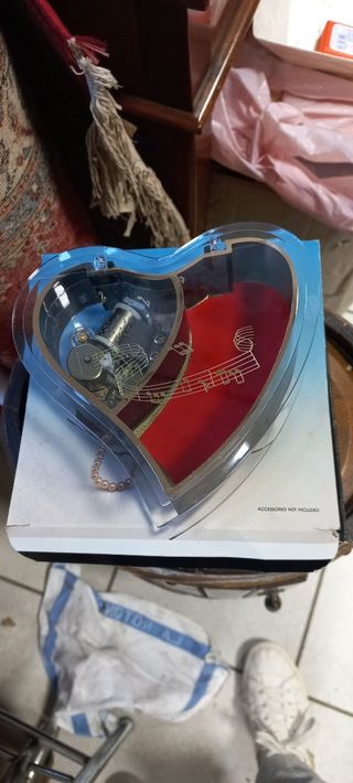 bel carillon nuovo portagioie forma di cuore € 12 