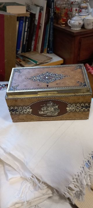 bella scatola in latta come nuova euro 10