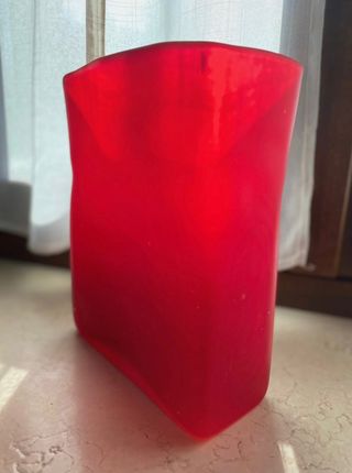 Vaso grande rosso per fiori