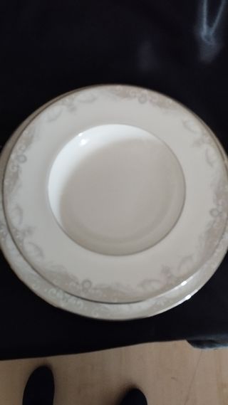 Servizio piatti e caffè x 12 Mikasa 