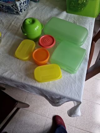 n. 7 contenitori Tupperware