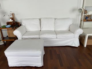 Divano Ikea bianco con pouf 