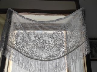 Tendina ricamata con frange vintage. 