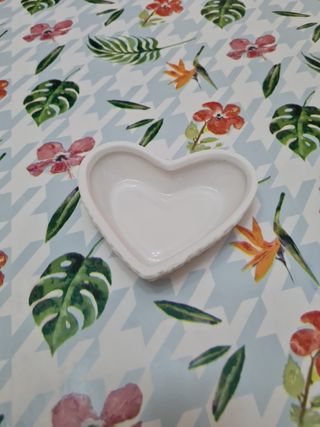 oggettino di porcellana bianca 