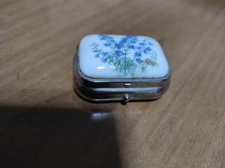 Porta pillole vintage in ceramica. 