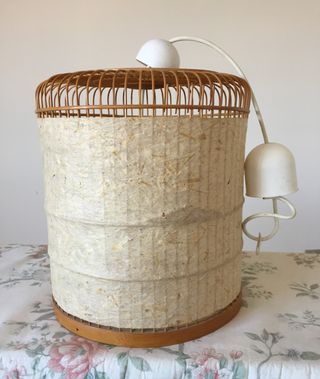 Lampada a sospensione di legno e carta 