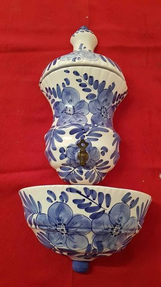 Acquasantiera in porcellana h.57cm