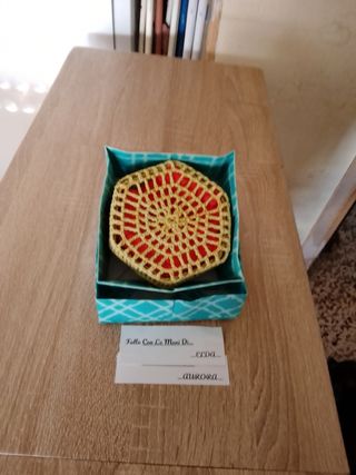 scatola esagonale uncinetto gialla in scatola orig