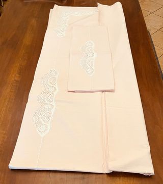 Lenzuolo matrimoniale con pizzi al tombolo