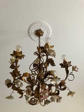 Lampadario di ottone e porcellana