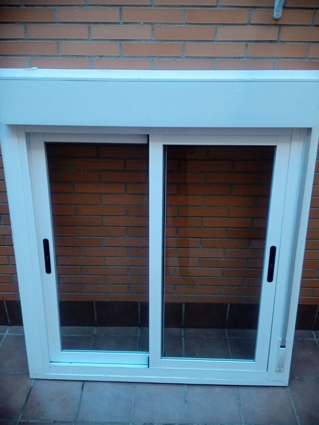 Ventana de aluminio lacado blanco con persiana. de segunda mano por 150 ... Ventana de aluminio lacado blanco con persiana. de segunda mano por 150 ...