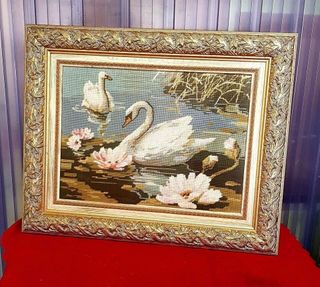 quadro mezzo punto con loti e cigni nello stagno