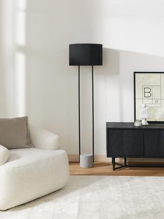 Lampada da terra con base in cemento WESTWING