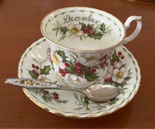Tazza da thè Royal Albert mese dicembre 