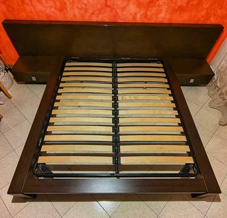 Struttura letto matrimoniale in legno con comodini