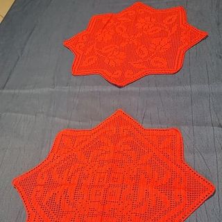 2 centrotavola all'uncinetto Rosso