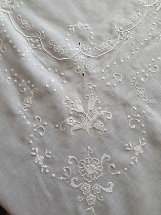 tovaglia ricamata a mano 