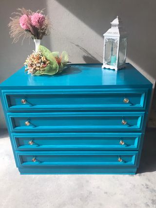 Bellissimo comò con 4 cassetti 