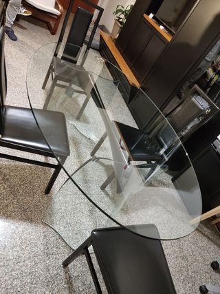 Tavolo in cristallo + 4 sedie