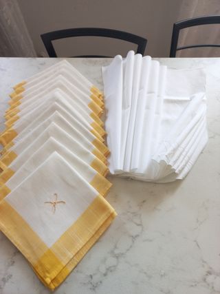 18 tovaglioli ricamati nuovi 