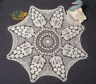 Centrino uncinetto realizzato a mano (NUOVO)