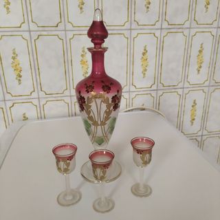 Calici da liquore con bottiglia 