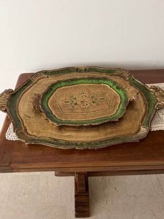 Doppio vassoio il piccolo un manico da rinforzare 