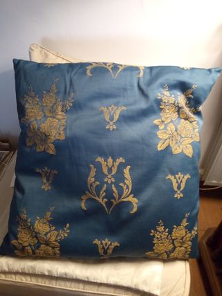 2 Cuscini 58,5cmX lato. Broccato Oro e Blu