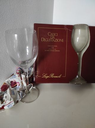 N. 14 calici da vino Bormioli. 