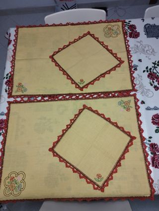 Set due tovagliette té/colazione vintage ricamate