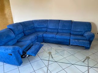 Divano in velluto blu