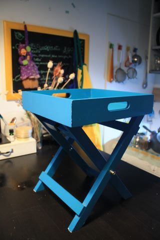 Tavolino blu in legno da picnic