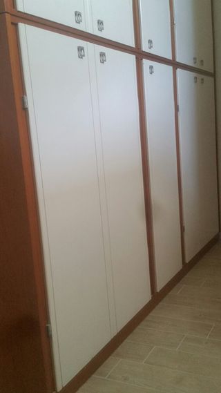 armadio in legno molto capiente