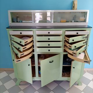 Mobile studio dentista prima metà del 900