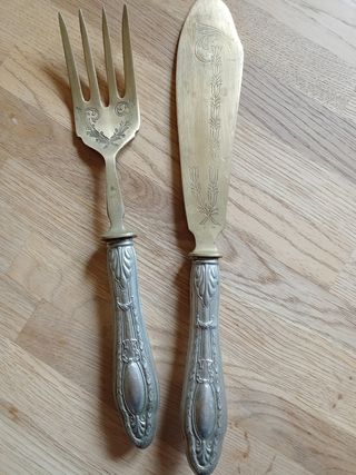 set di posate da portata.