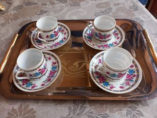 Set 4 tazzine + vassoio.     5euro 