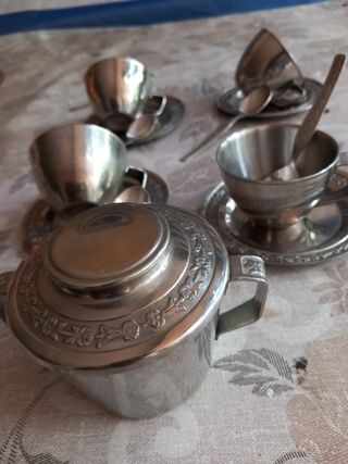 Set 4tazzine+4cucchiaini +zuccheriera.     10euro 