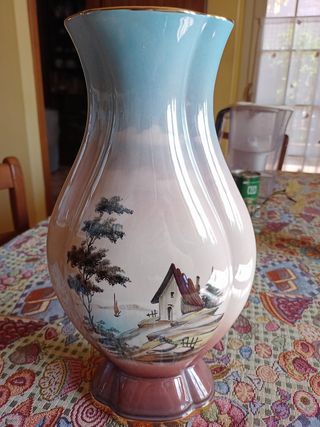 vaso in porcellana numerato.