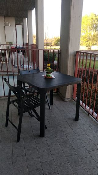 Tavolo da esterno ( senza sedie )