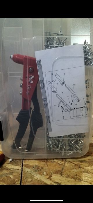 Rivettatrice manuale 