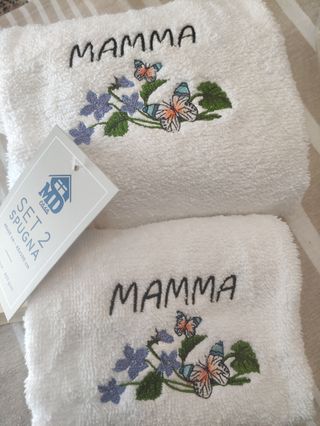 coppia asciugamani nuovi con cartellino 