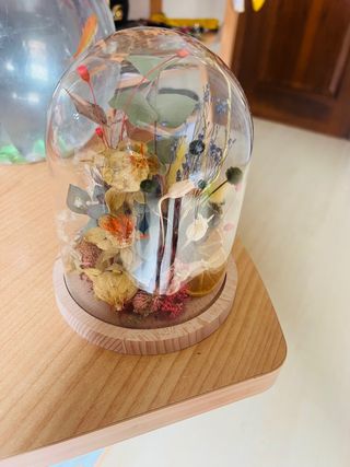 Campana vetro con fiori e accessori 