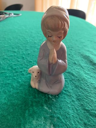 Statuetta bambina con agnellino 