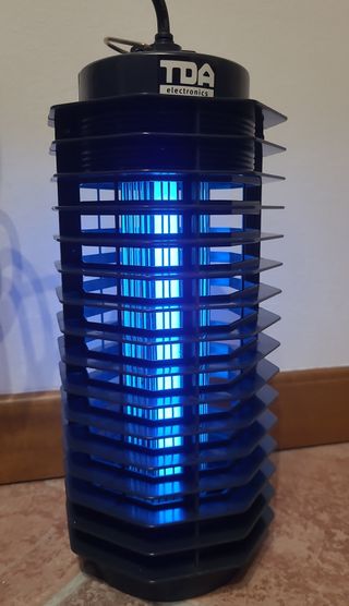 Lampada cattura zanzare e insetti