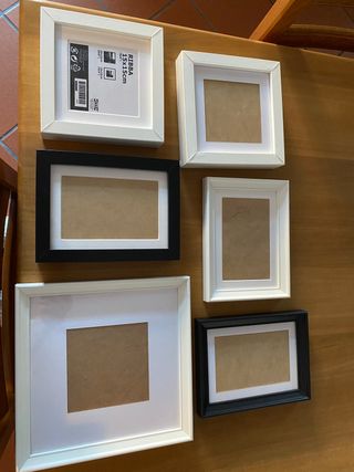 Set di cornici ikea bianche e nere